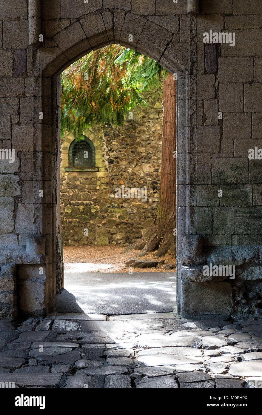 Ancient gateway hi-res stock photography and images - Alamy