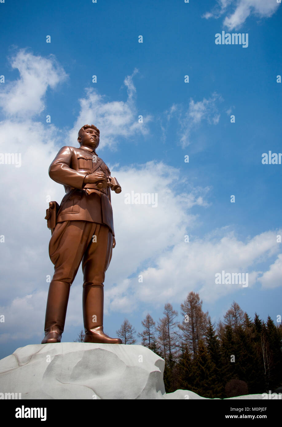 Kim ii sung statue hi-res stock photography and images - Alamy