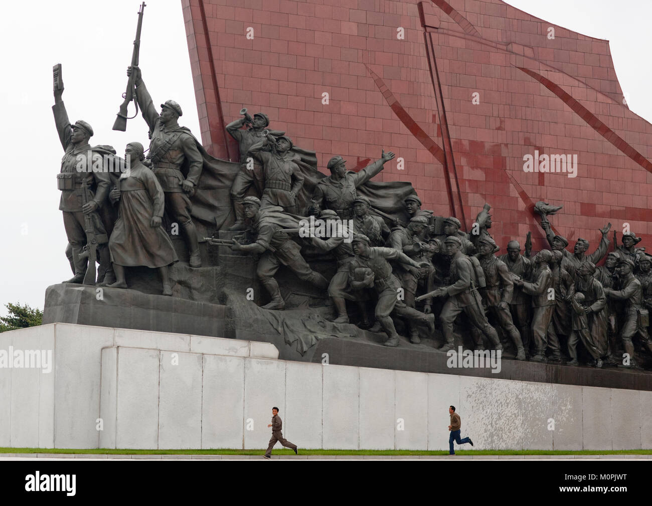 Statues of North Korean citizens in their anti-japanese revolutionary ...