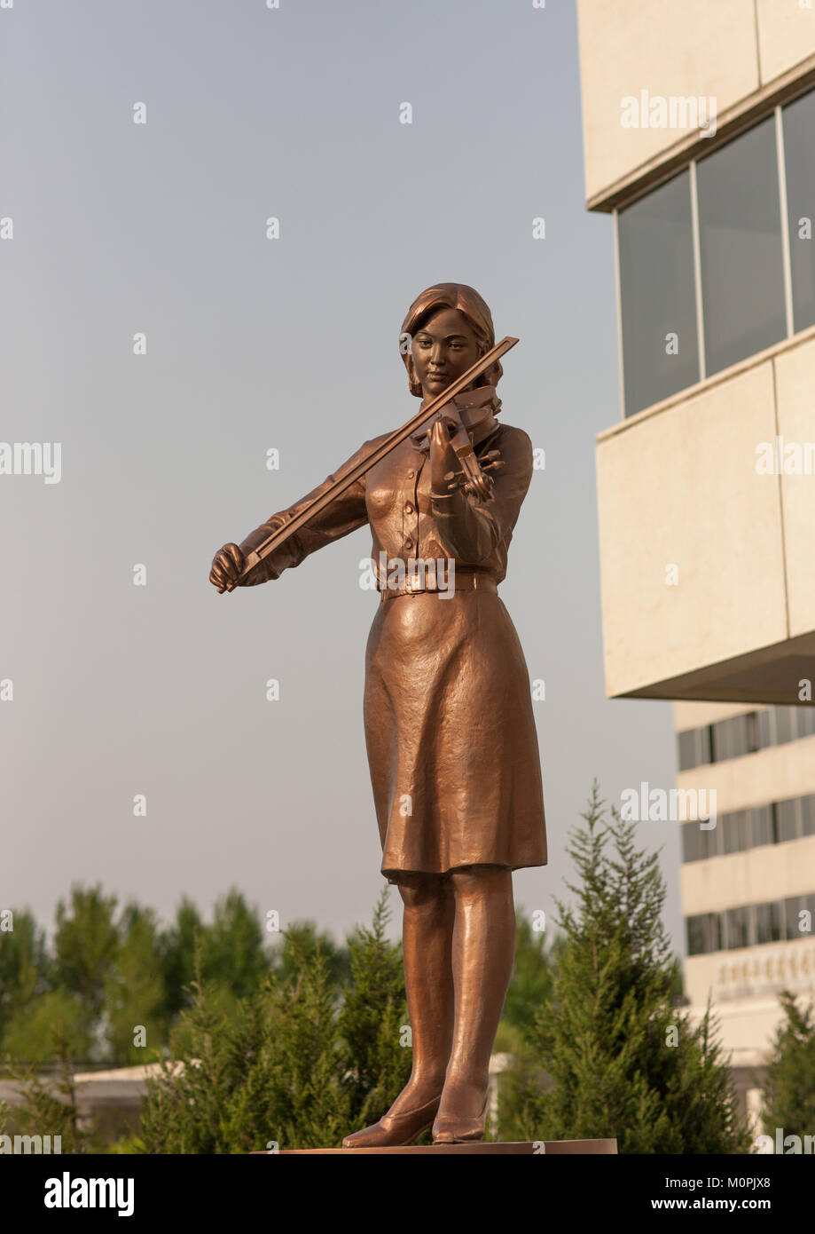 North Korean female violinist statue, Pyongan Province, Pyongyang ...