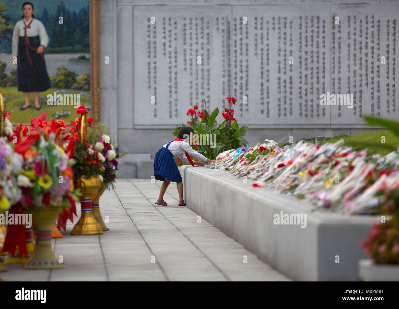 Pioneer woman statue hi-res stock photography and images - Alamy