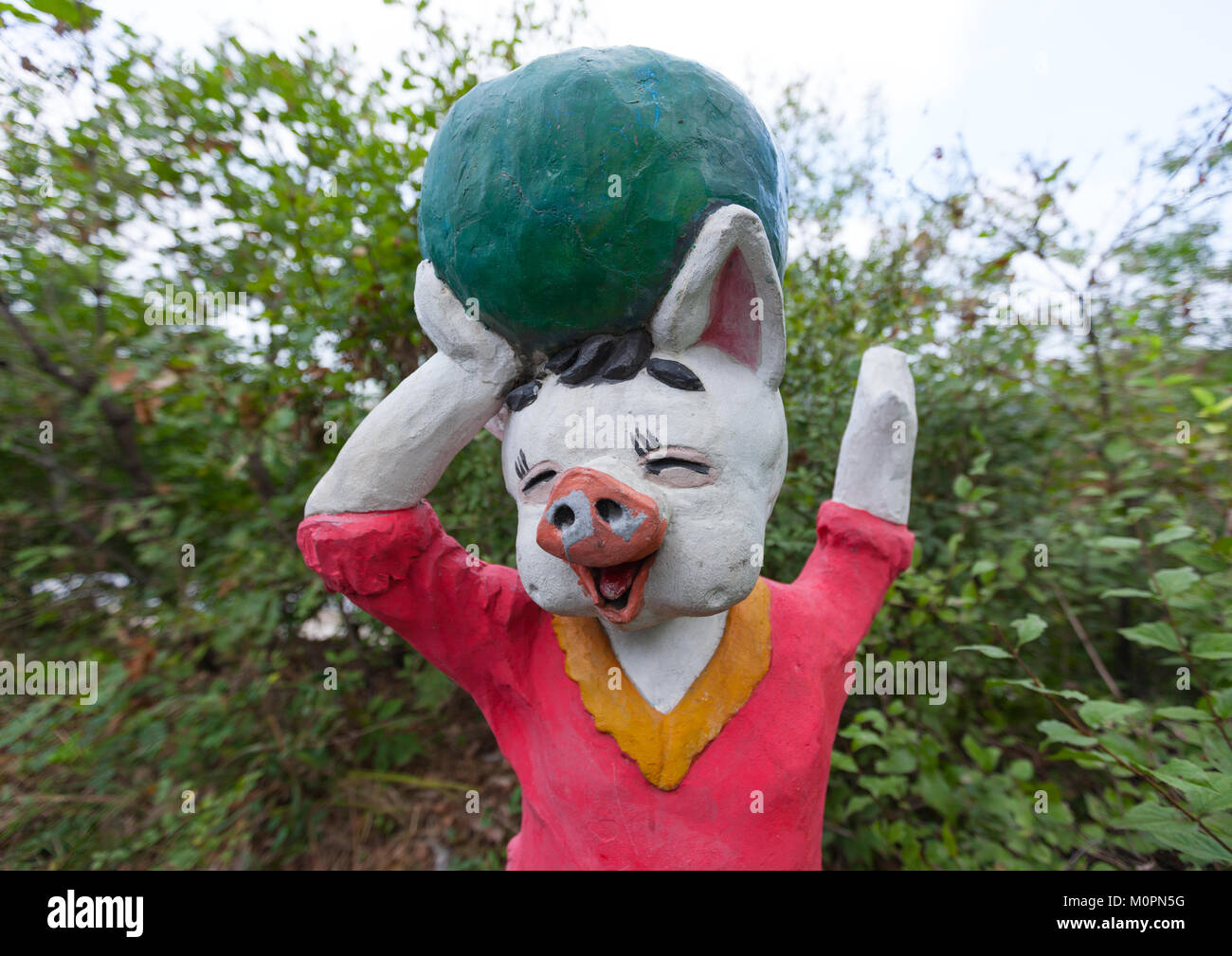Laughing pig animal hi-res stock photography and images - Alamy