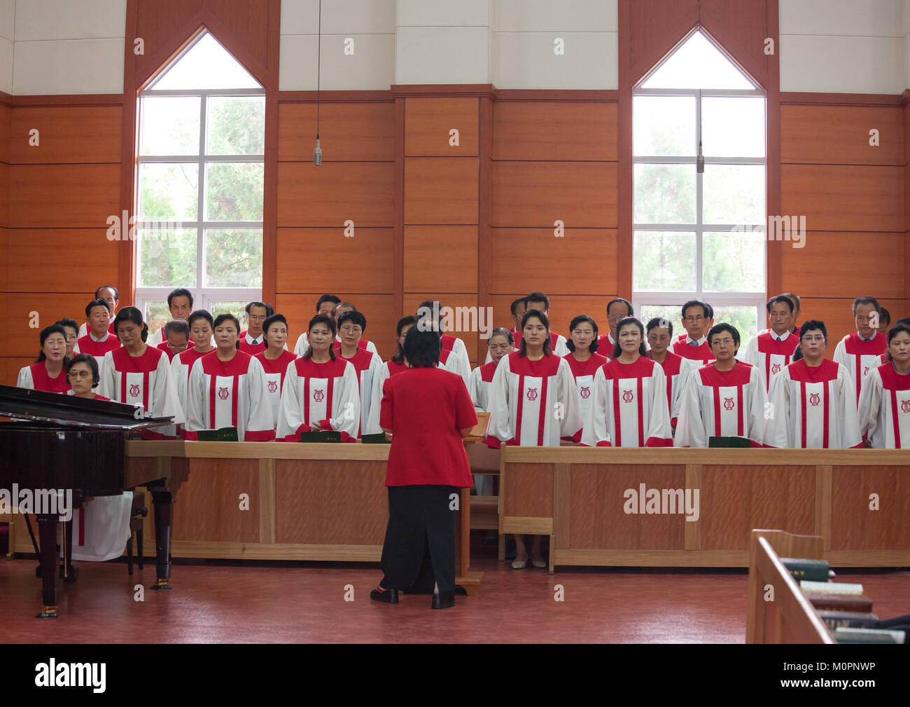 North Korean people singing in protestant Bongsu church, Pyongan ...