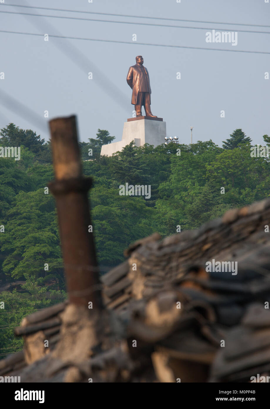 Kim il Sung statue on the top of a hill, North Hwanghae Province ...