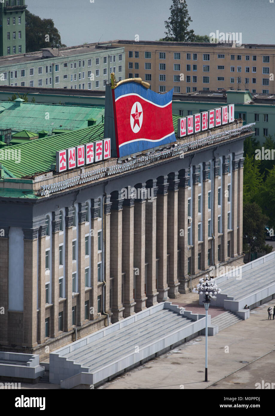 Government building in Kim Il-sung square with the slogan long live the ...