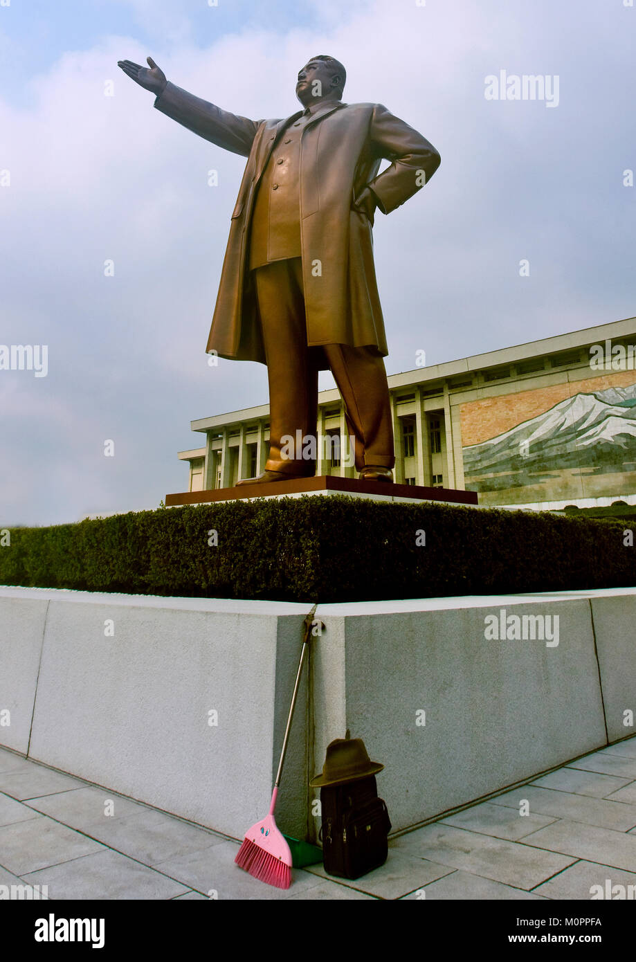 Kim il sung giant statue hi-res stock photography and images - Alamy