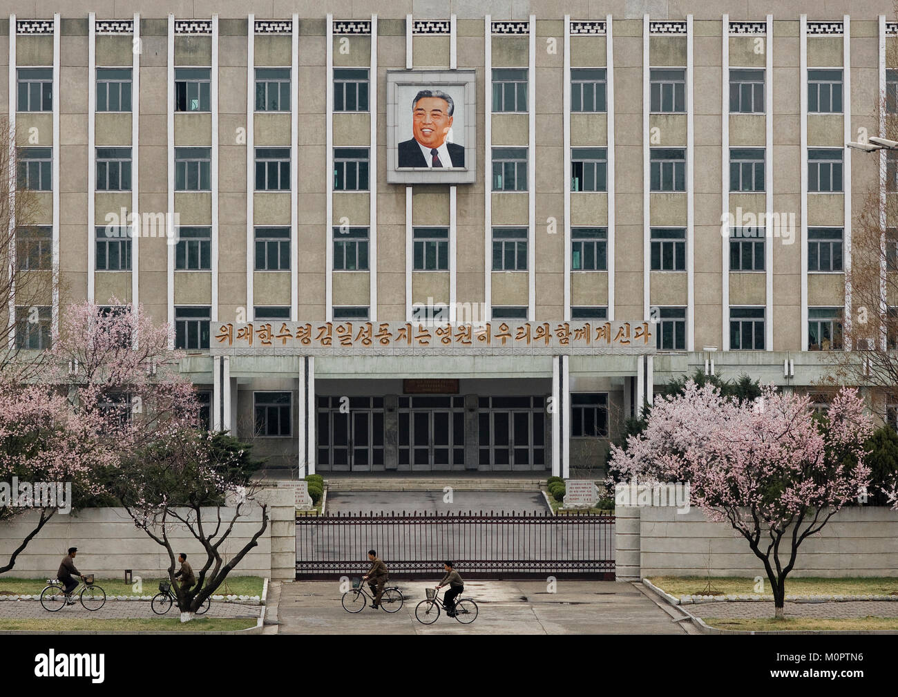 North korea pyongyang government building hi-res stock photography and ...