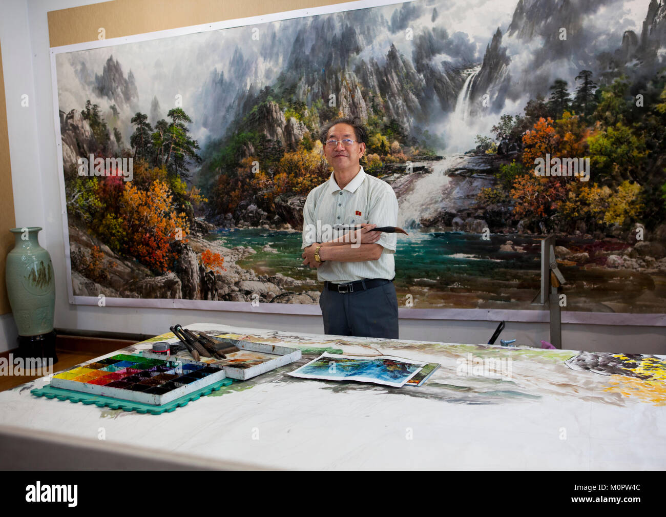 Mansudae art studio in pyongyang hi-res stock photography and images ...