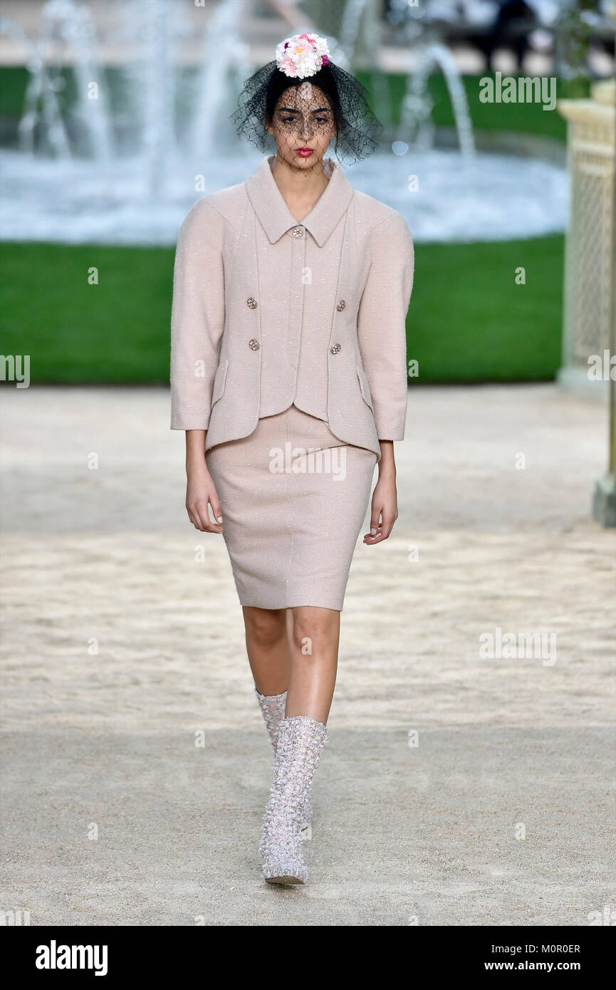 Paris, France. 23rd Jan, 2018. A model presents a creation of Chanel ...