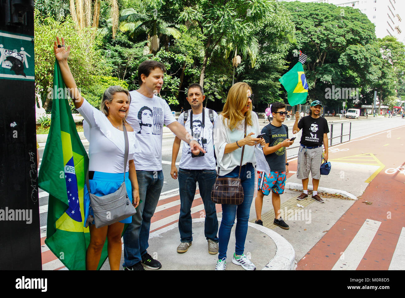 Small group of demonstrators hi-res stock photography and images - Alamy