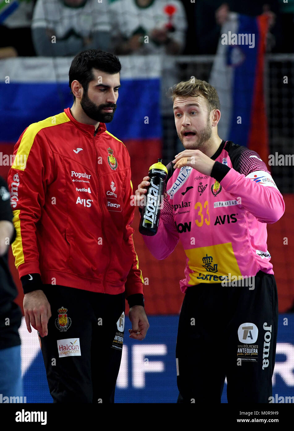 Spain goalkeeper Gonzalo Perez de Vargas (R) and Rodrigo Corrales ...