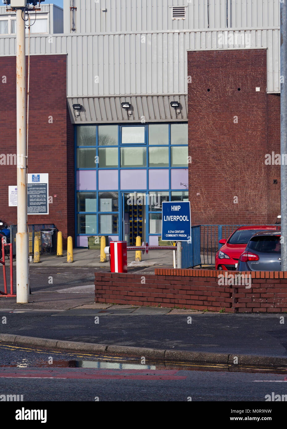 Prison liverpool hmp hi-res stock photography and images - Alamy