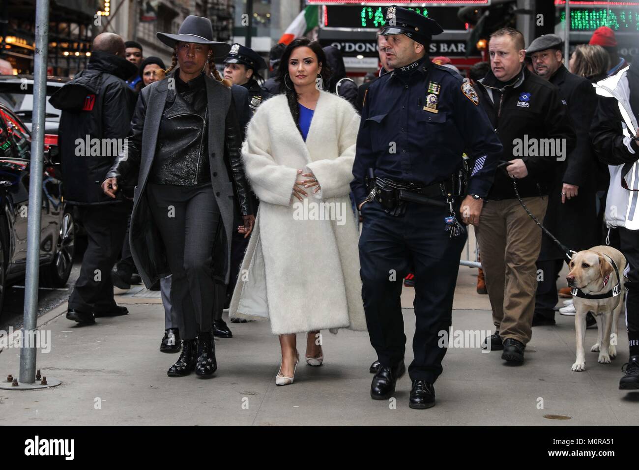 Demi lovato in press hi-res stock photography and images - Alamy