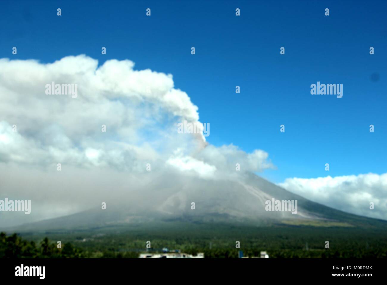 Daraga, Albay, Philippines. 23rd Jan, 2018. Mt. Mayon volcano exploded ...