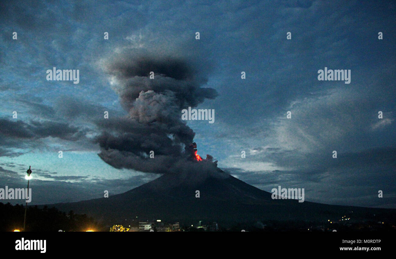 Daraga, Albay, Philippines. 23rd Jan, 2018. Mt. Mayon volcano exploded ...