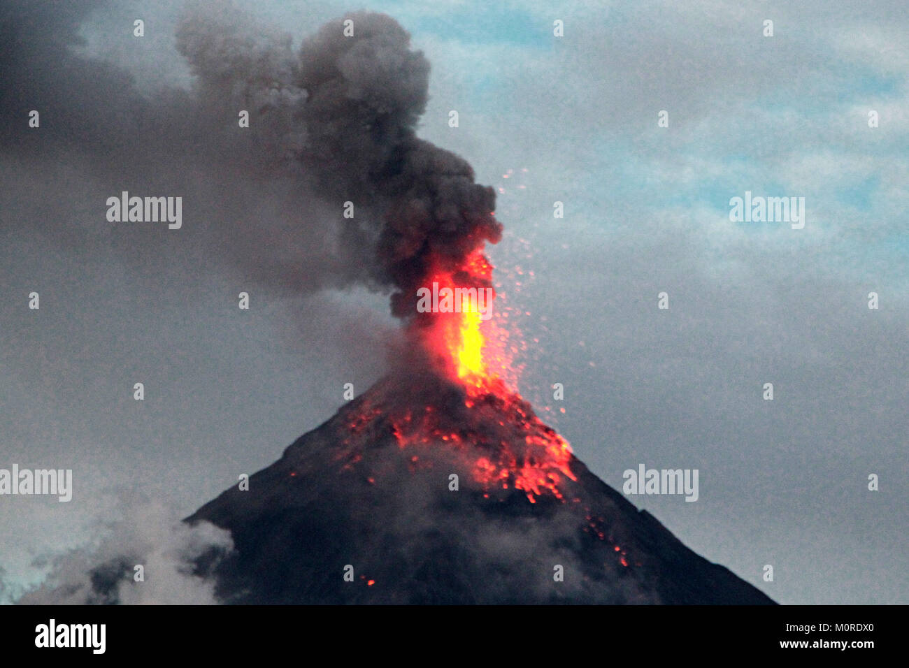 Daraga, Albay, Philippines. 23rd Jan, 2018. Mt. Mayon volcano exploded ...