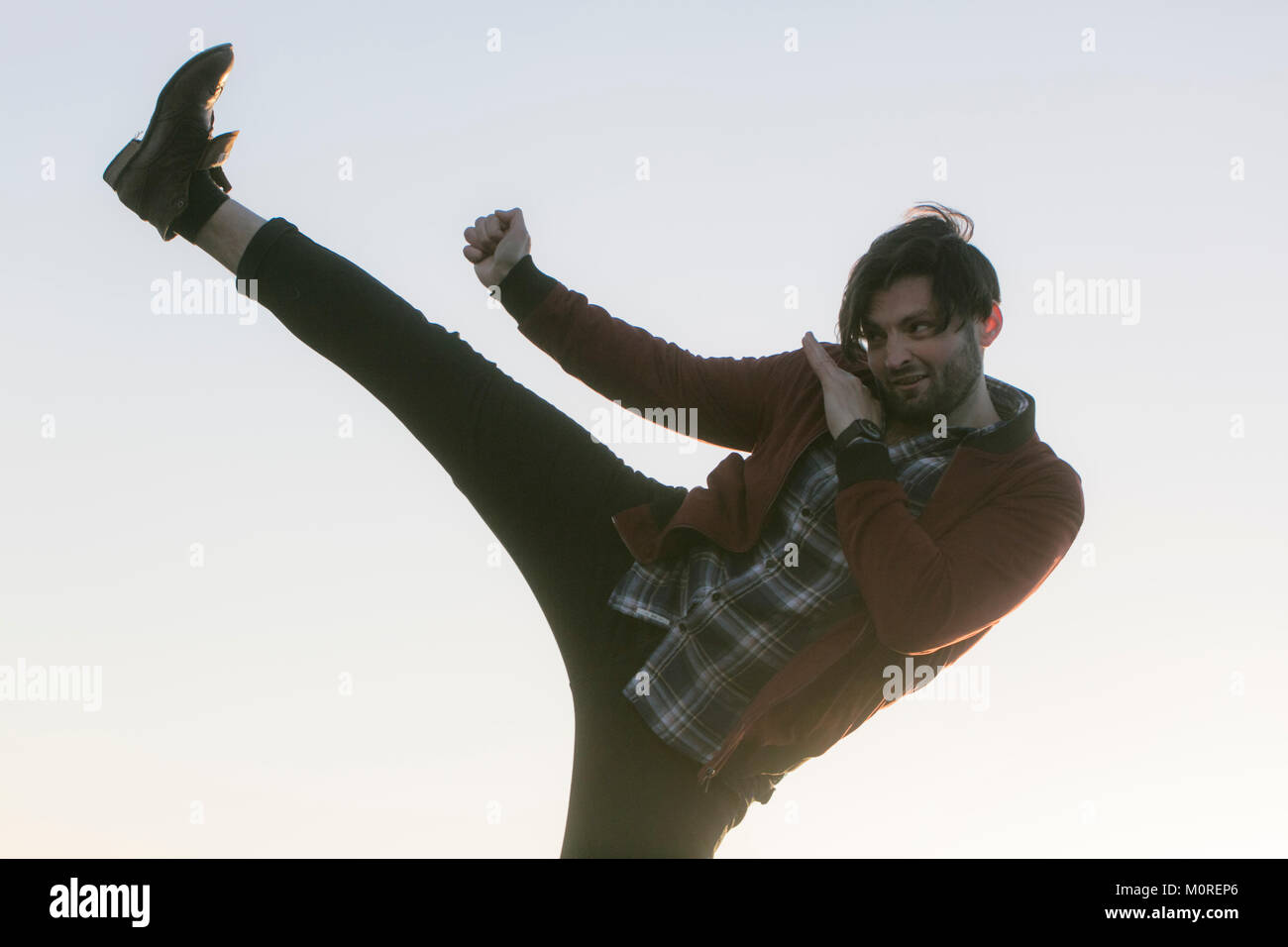 Man doing kickboxing hi-res stock photography and images - Alamy