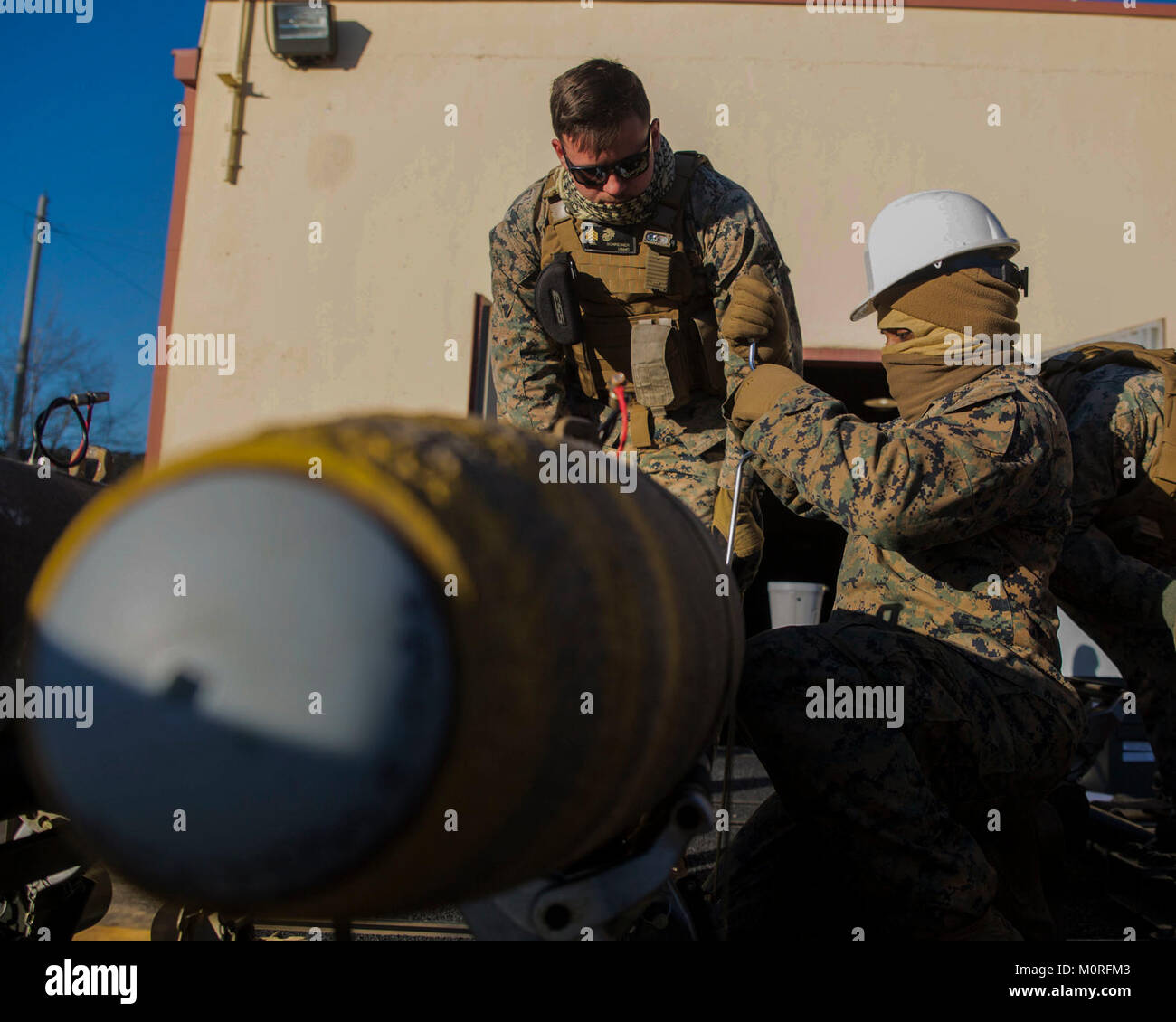 Attaching bomb hi-res stock photography and images - Alamy