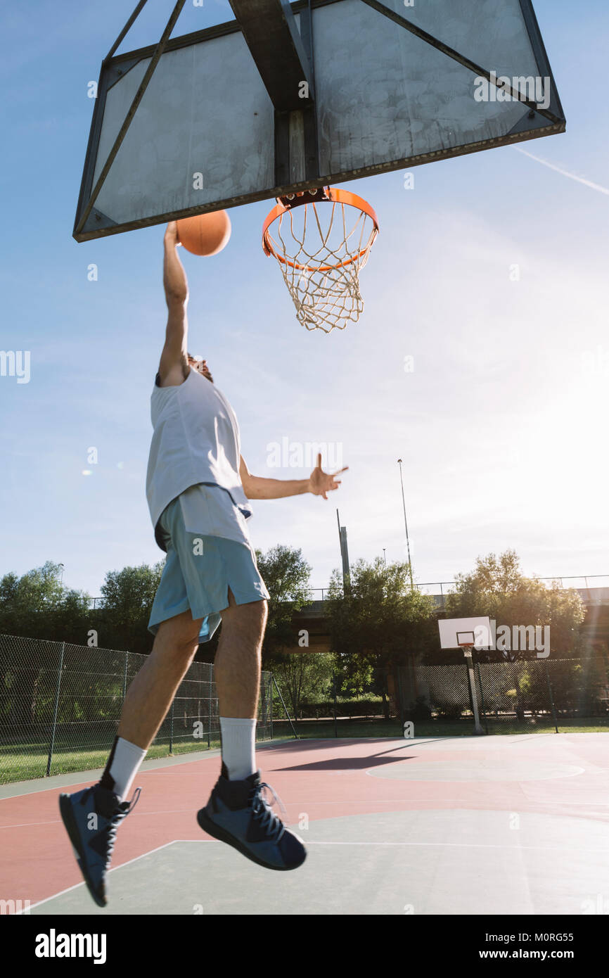 Man playing basketball Stock Photo - Alamy