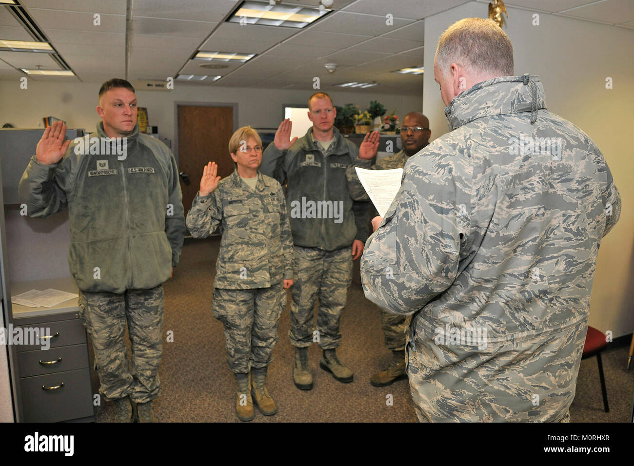 Members of the 127th Wing re-enlist in the Michigan Air National Guard ...