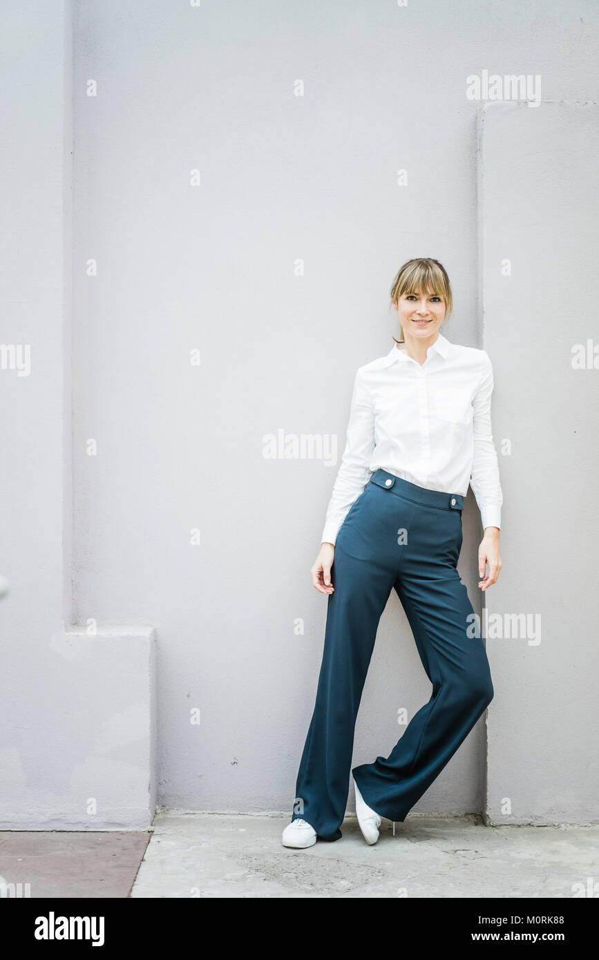 Portrait of confident woman standing Stock Photo - Alamy