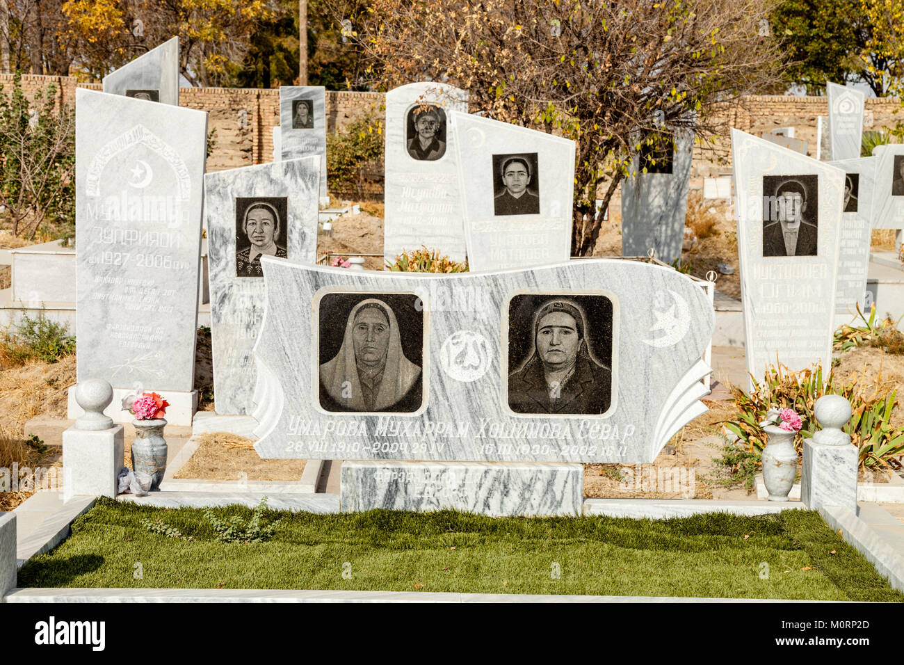 Muslim graves hi-res stock photography and images - Alamy