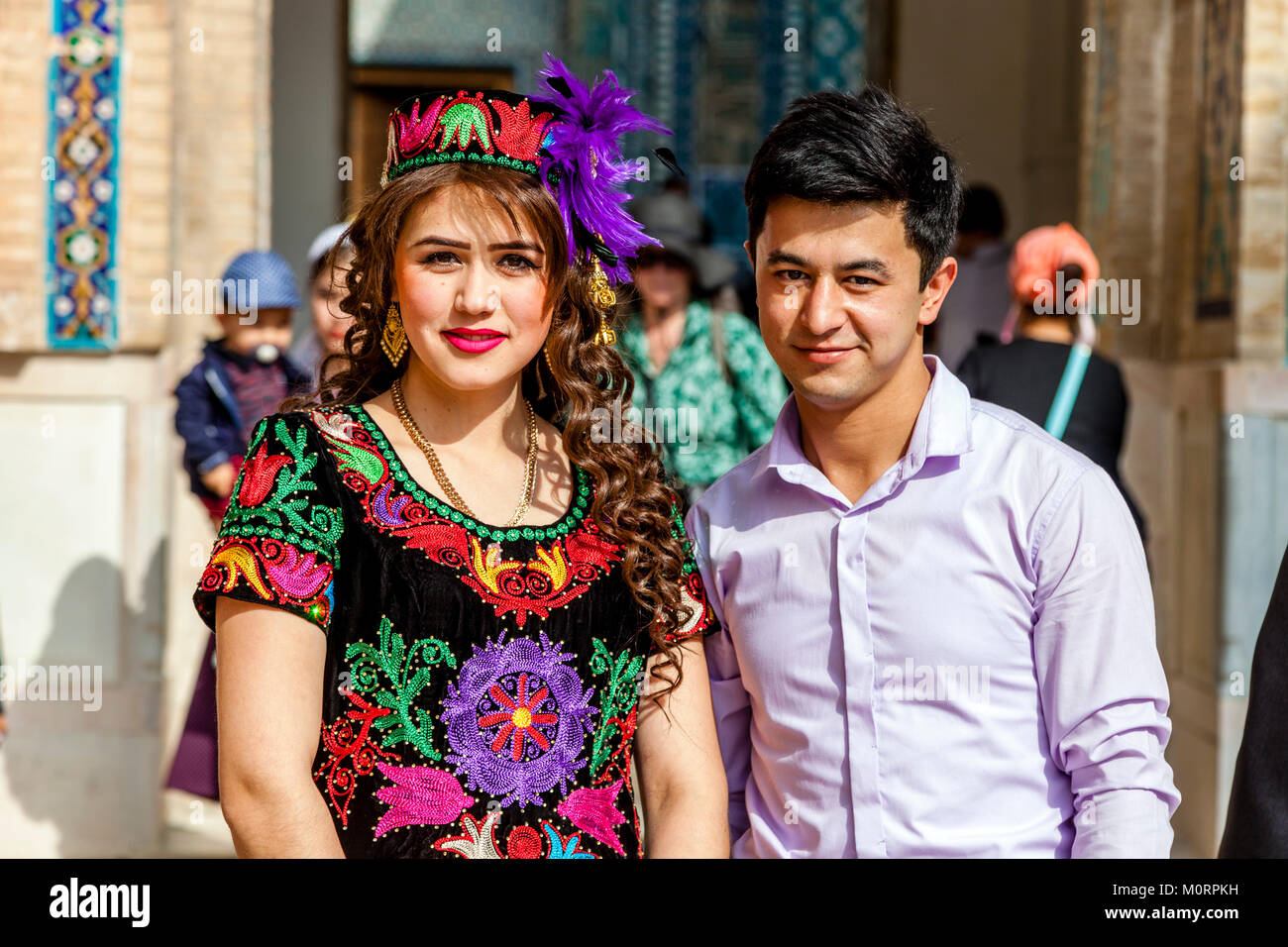 Uzbekistan traditional costume hi-res stock photography and images - Alamy