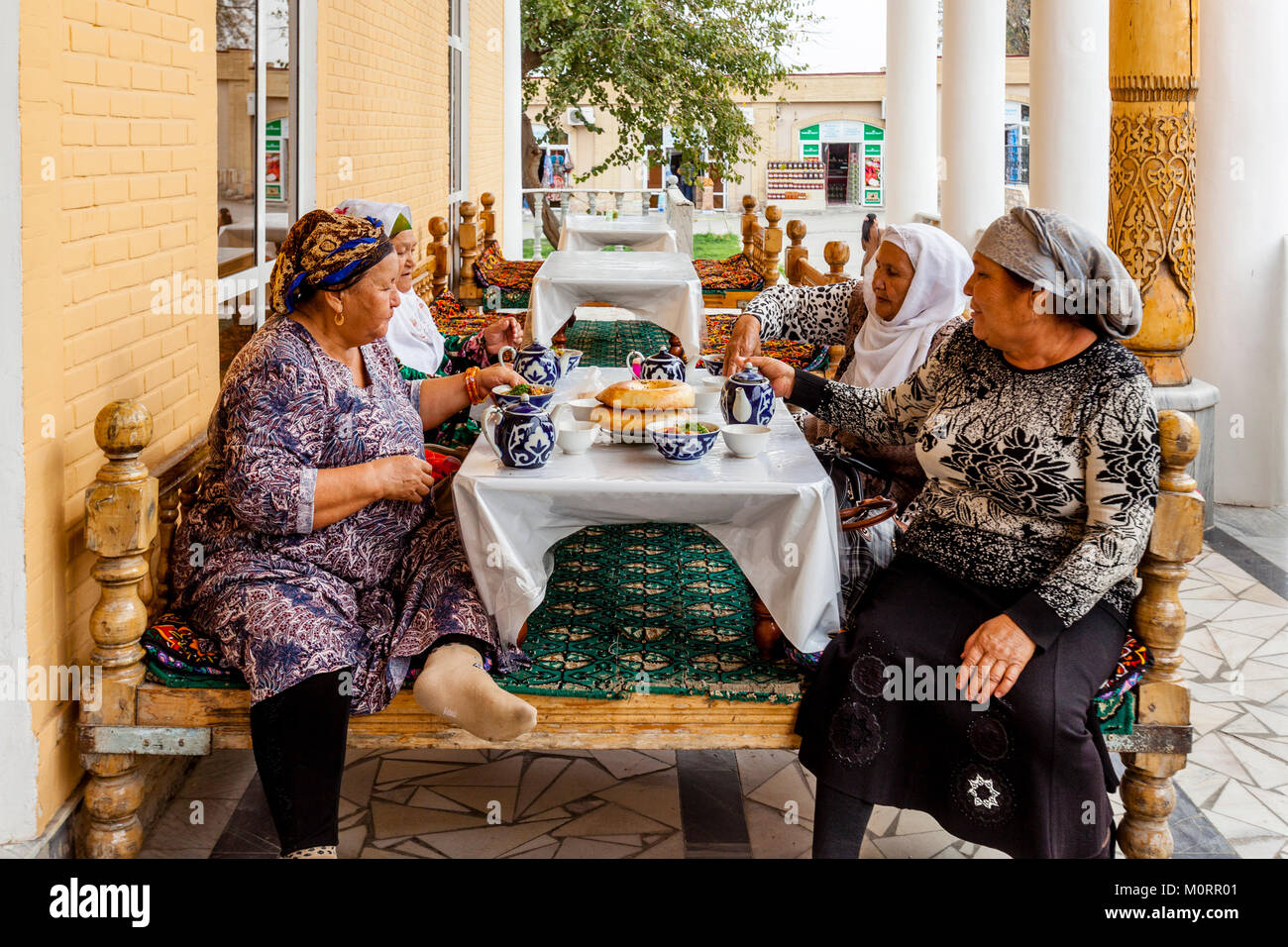 Samarkand and uzbekistan and women hi-res stock photography and images ...
