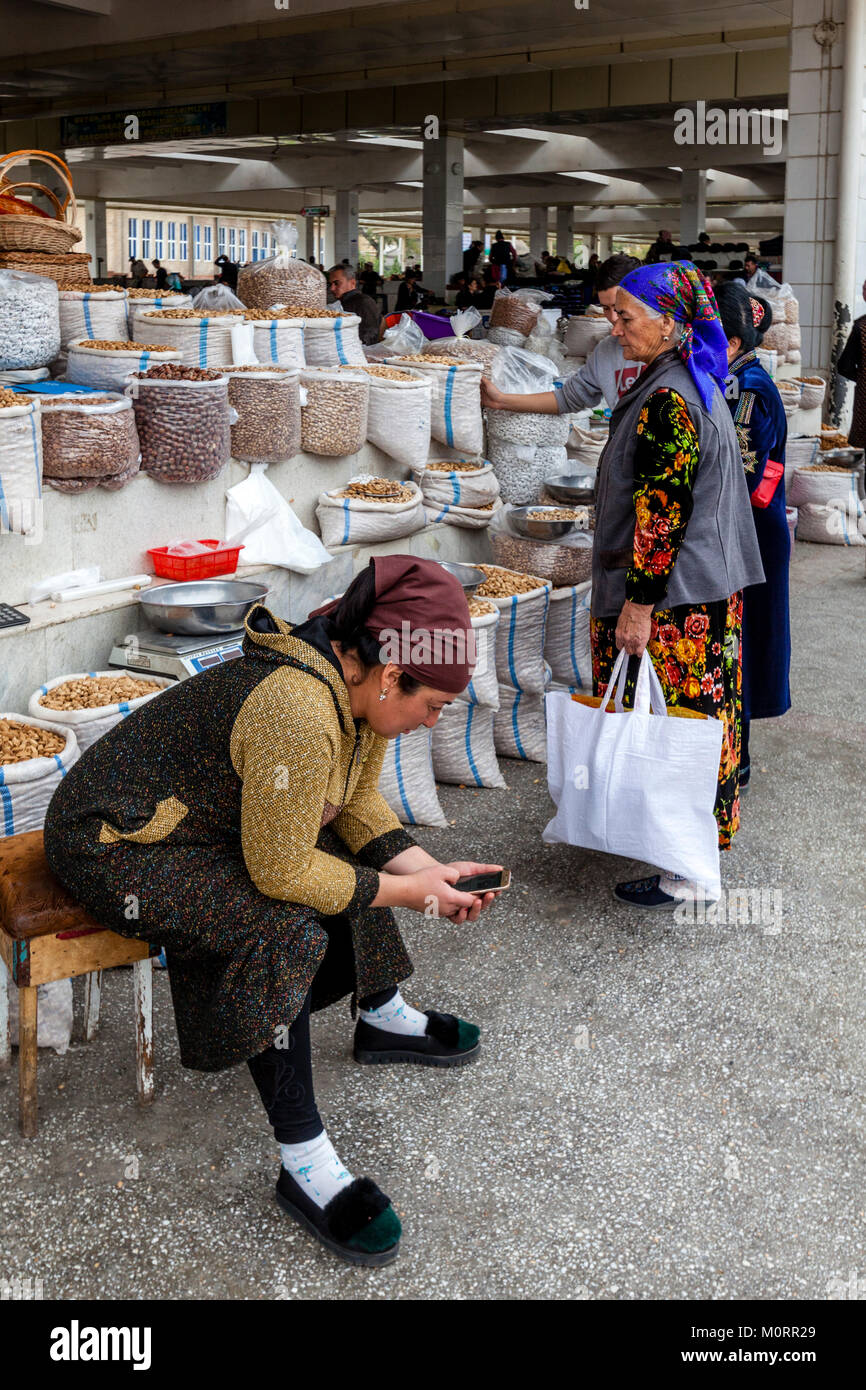 Uzbek People Shopping For Food In The Main Bazaar, Samarkand ...