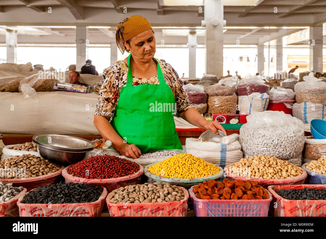 Uzbekistan woman samarkand hi-res stock photography and images - Alamy