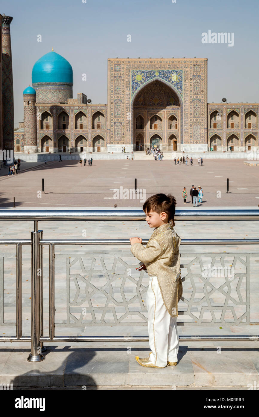 Wedding guest hi-res stock photography and images - Alamy