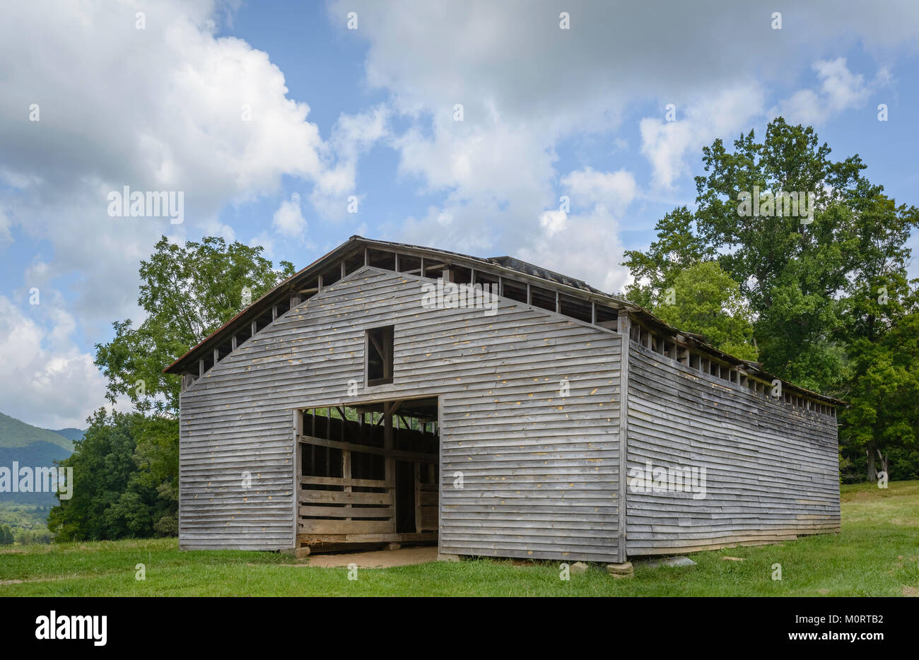 Disused early pioneer timber barn used for livestock and hay in the ...