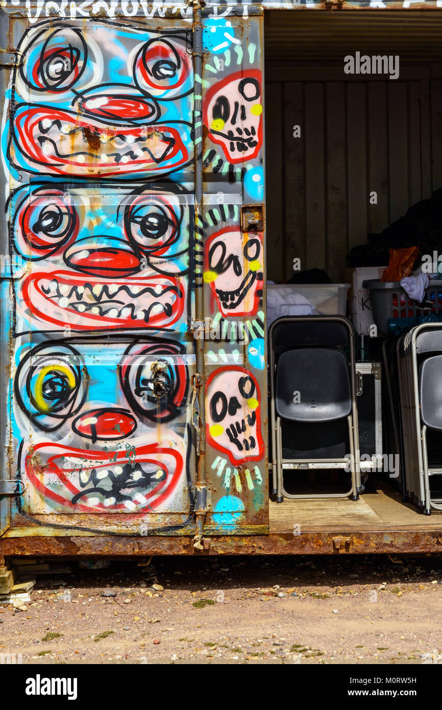 Cover up graffiti hi-res stock photography and images - Alamy