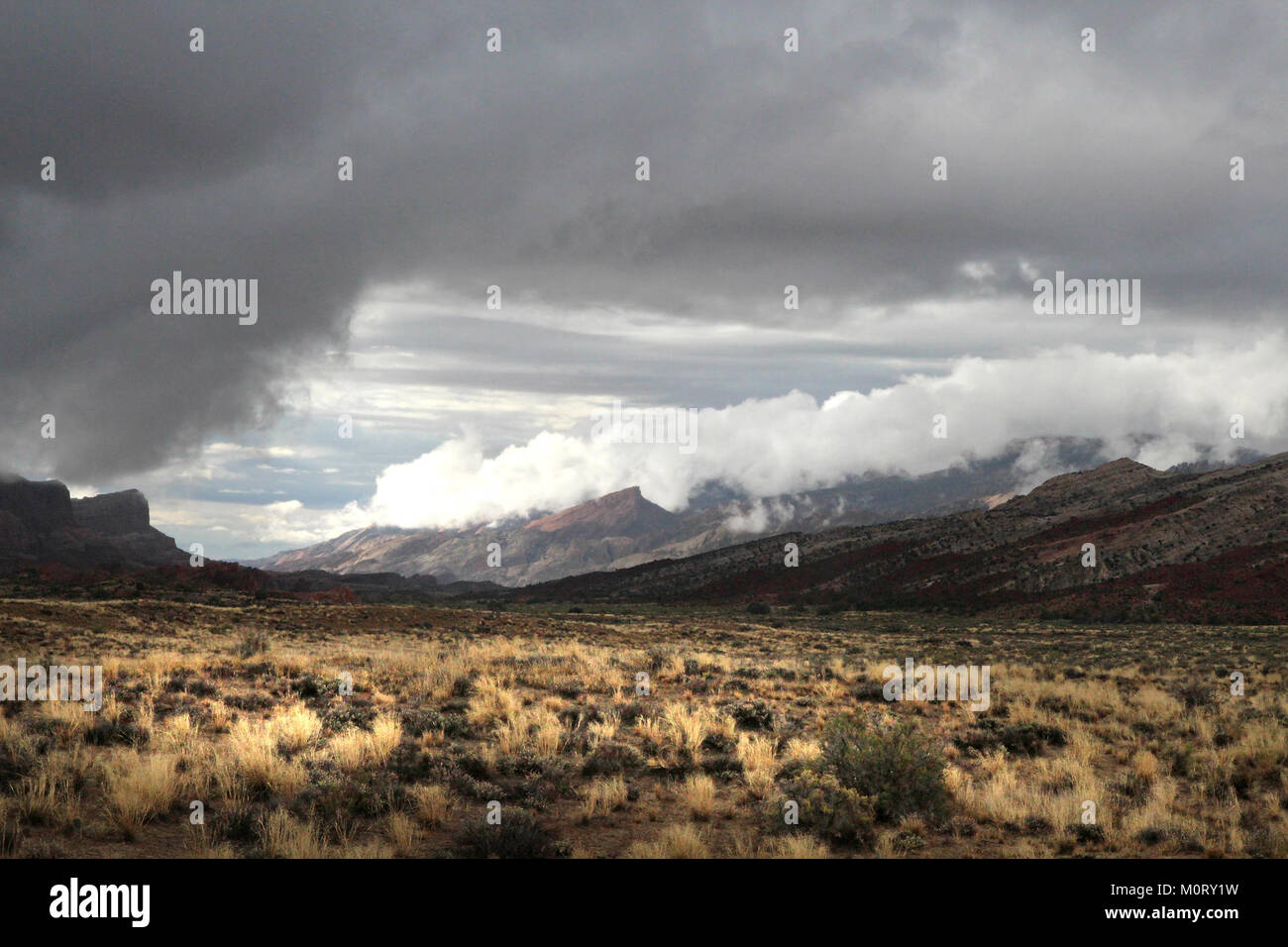 Gathering storm hi-res stock photography and images - Alamy