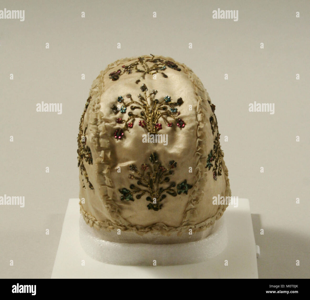 The Cap MET 06.1006 B is an object housed in the Metropolitan Museum of ...