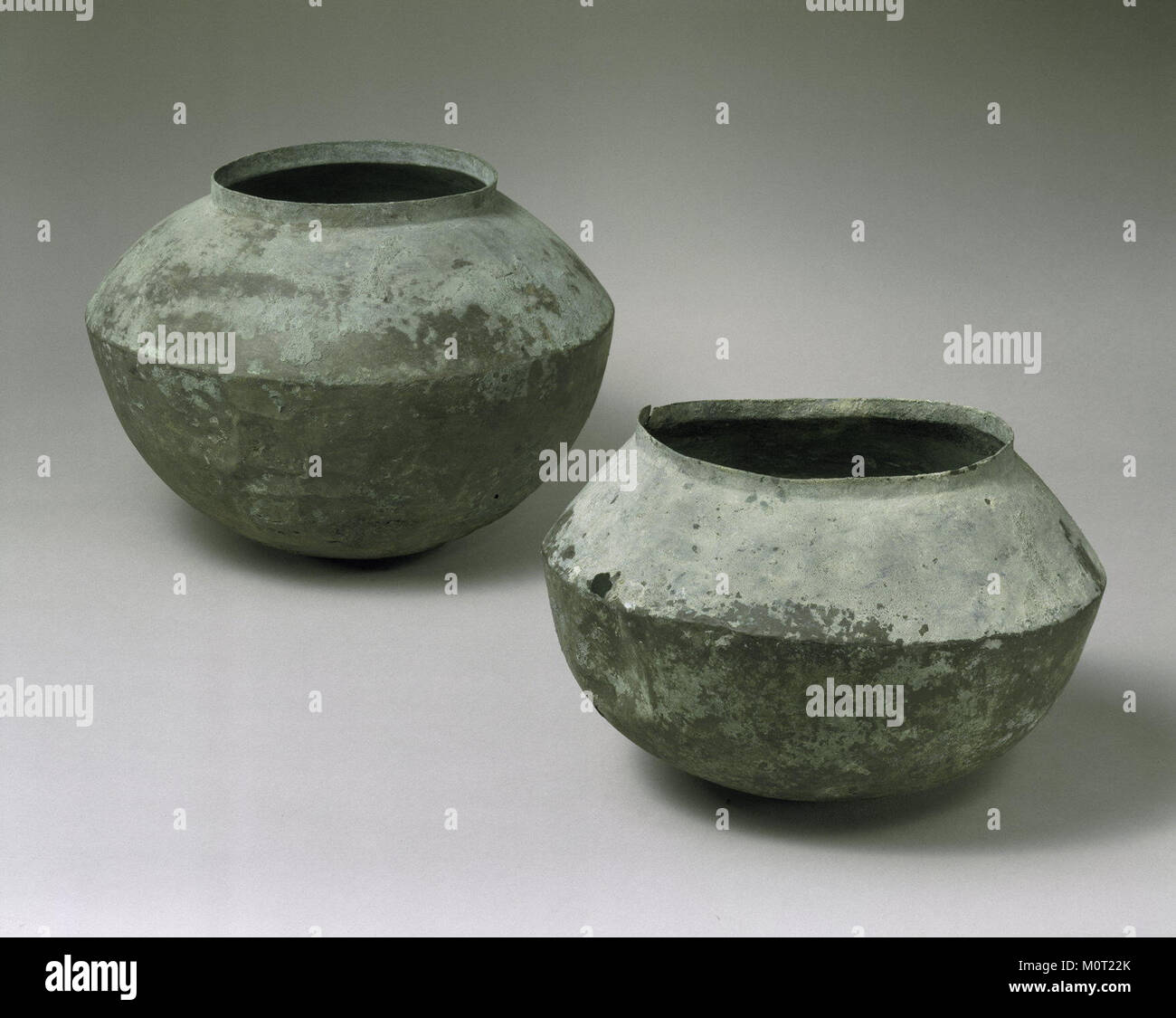 Cauldron cover hi-res stock photography and images - Alamy