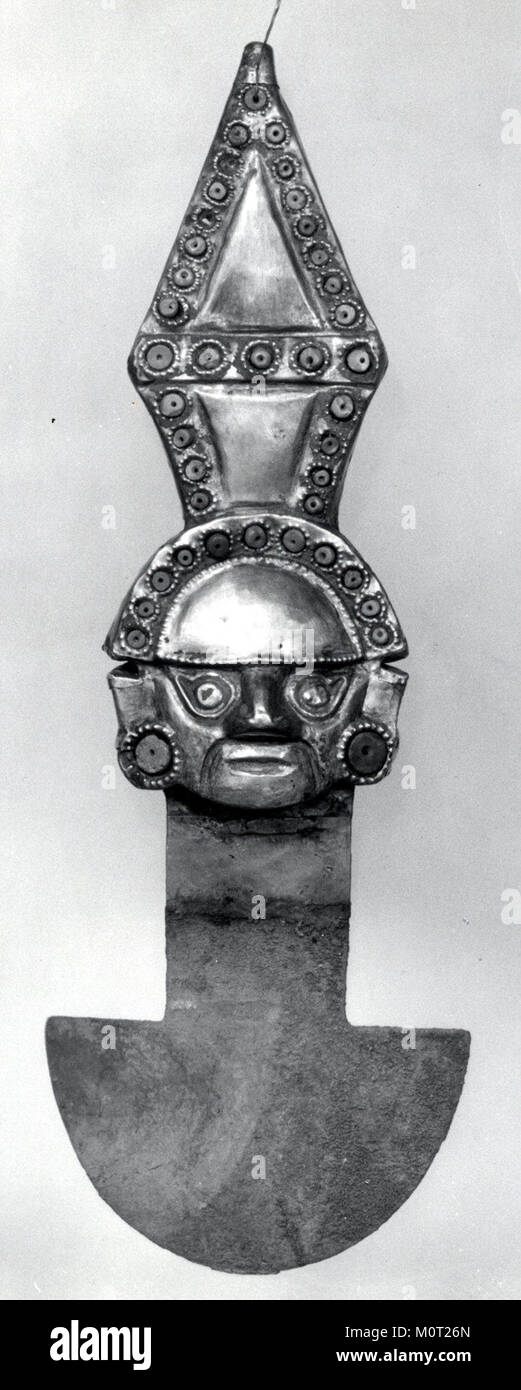 This ceremonial knife, or Tumi, is a pre-Columbian artifact used by ...