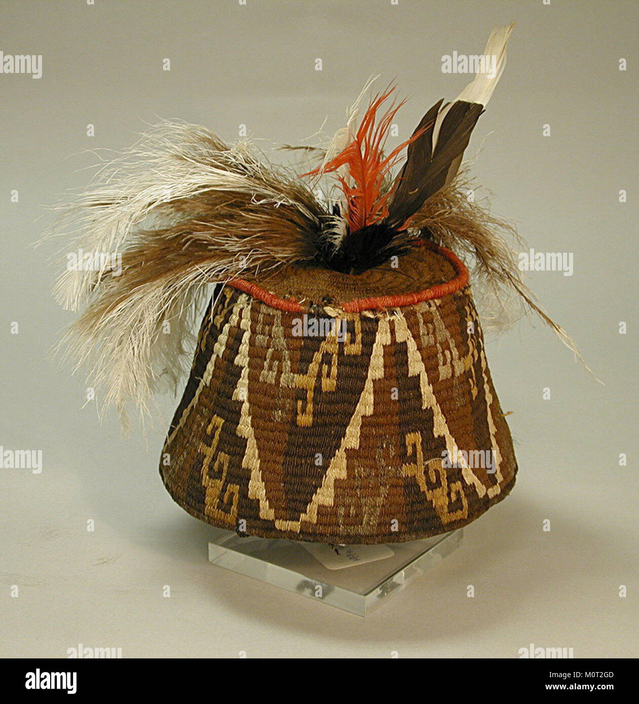 Cap feathers hi-res stock photography and images - Alamy