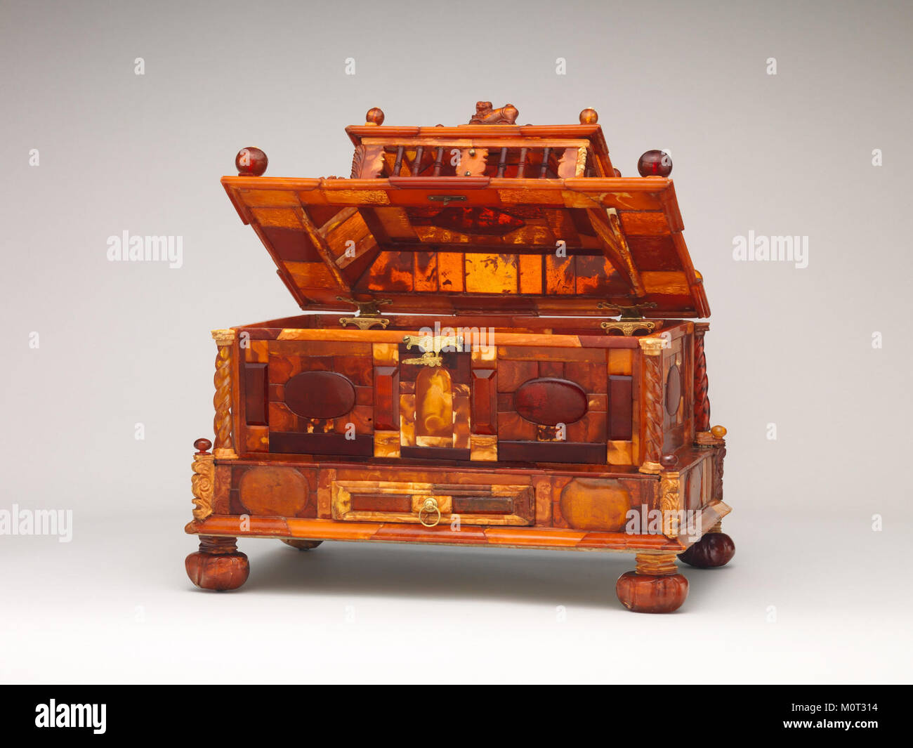 The casket MET DP151456 is an art piece housed in the Metropolitan ...