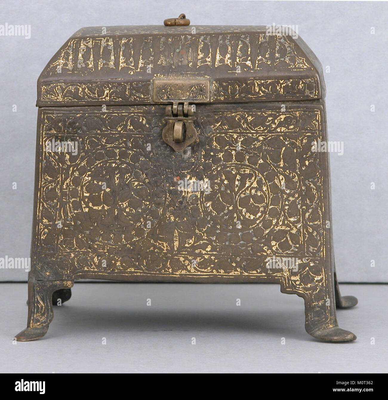 The casket MET sf27-13-1a refers to an item in the MET collection ...