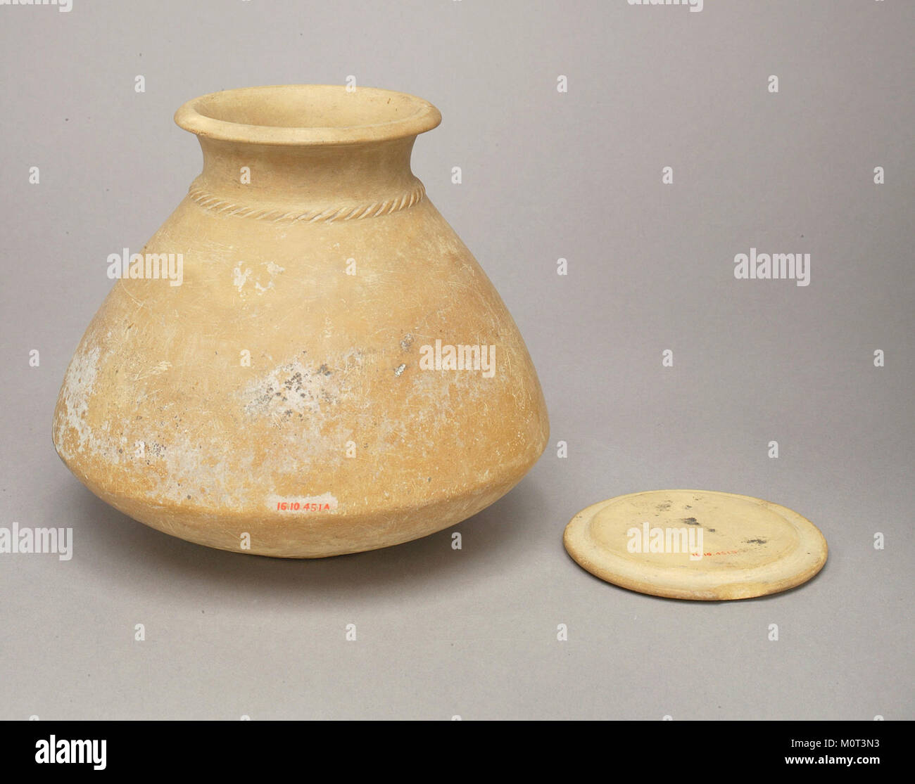 Pottery with rope hi-res stock photography and images - Alamy