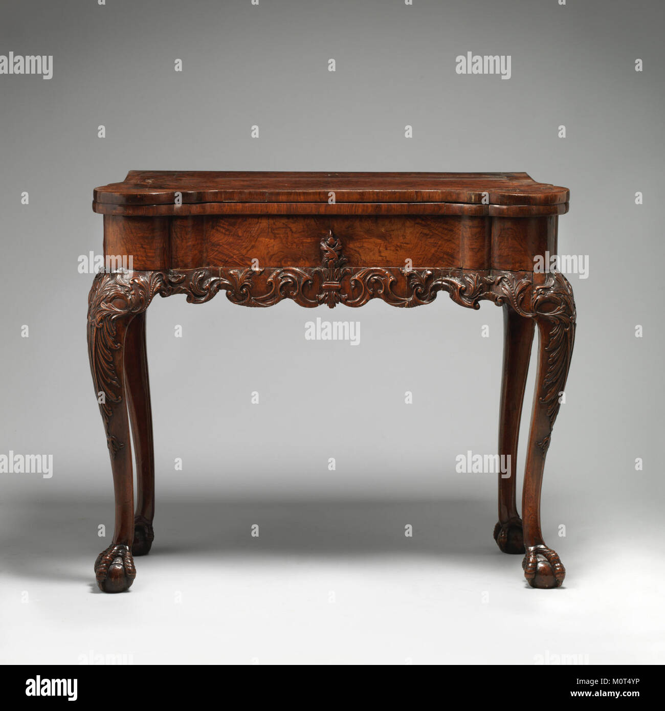 Museum artifacts table hi-res stock photography and images - Alamy