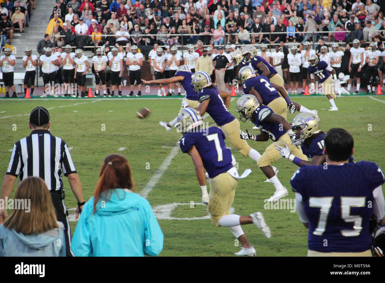 Football players on field hi-res stock photography and images - Alamy