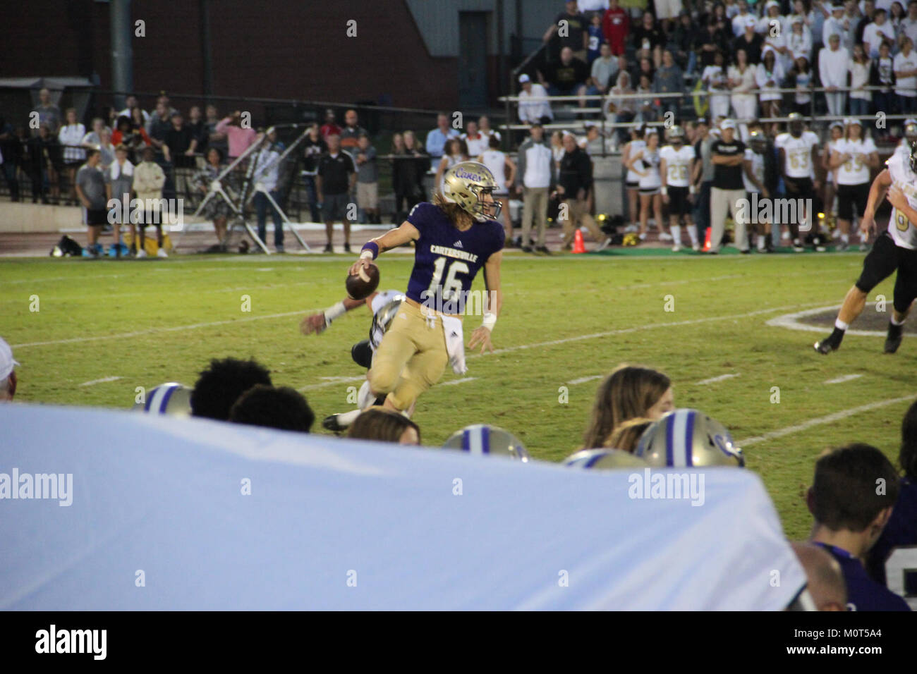 In the 2017 football game between Cartersville High School and Calhoun ...