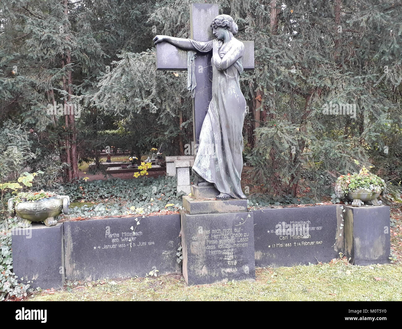 This image shows a cemetery located in Apolda, Germany, highlighting ...
