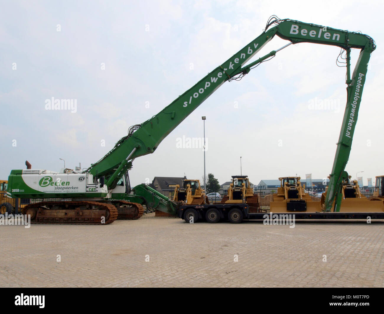 The Caterpillar 385B UHD is a heavy-duty hydraulic excavator used in ...