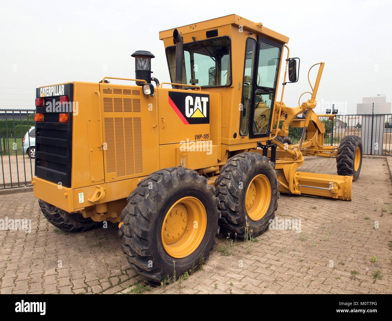 The Caterpillar VHP-185 140H is a heavy equipment vehicle with a ...