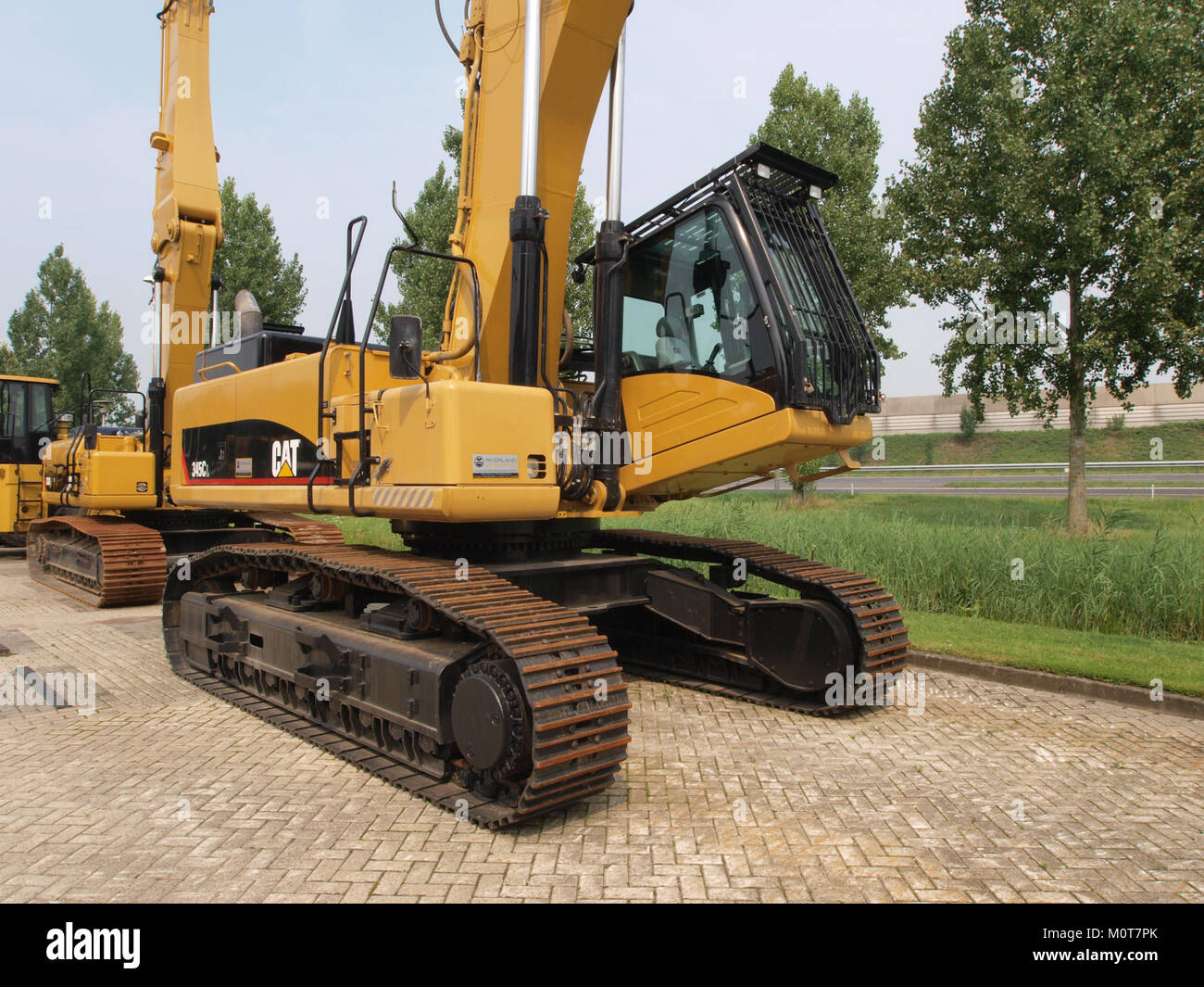The Caterpillar 345CL is a heavy-duty hydraulic excavator designed for ...