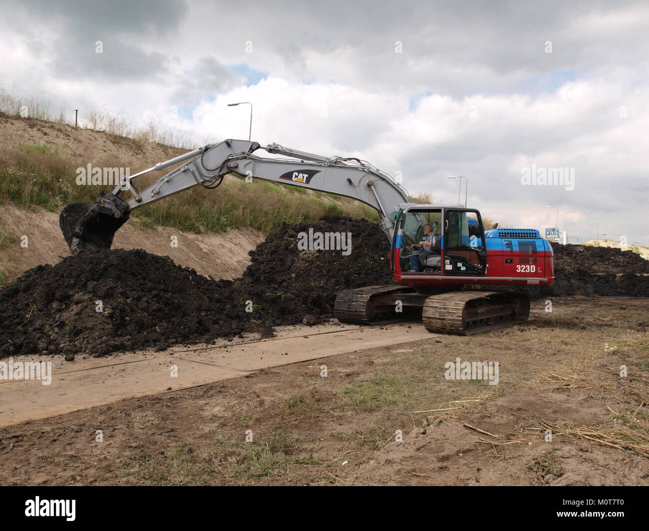 Tracked machines hi-res stock photography and images - Alamy