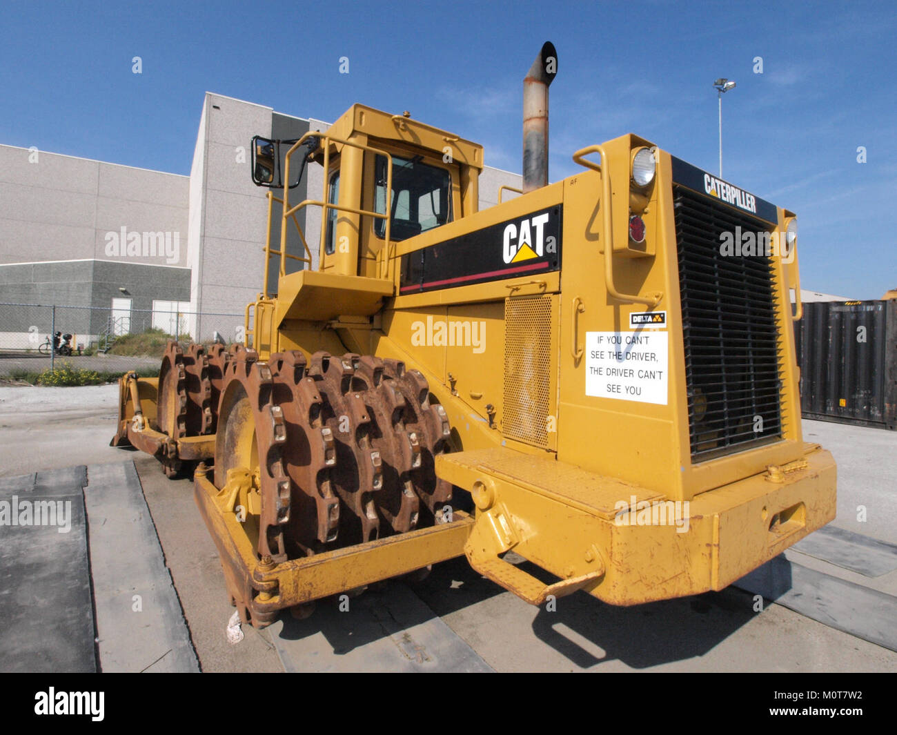 The Caterpillar 825C is a heavy-duty compactor used in construction and ...